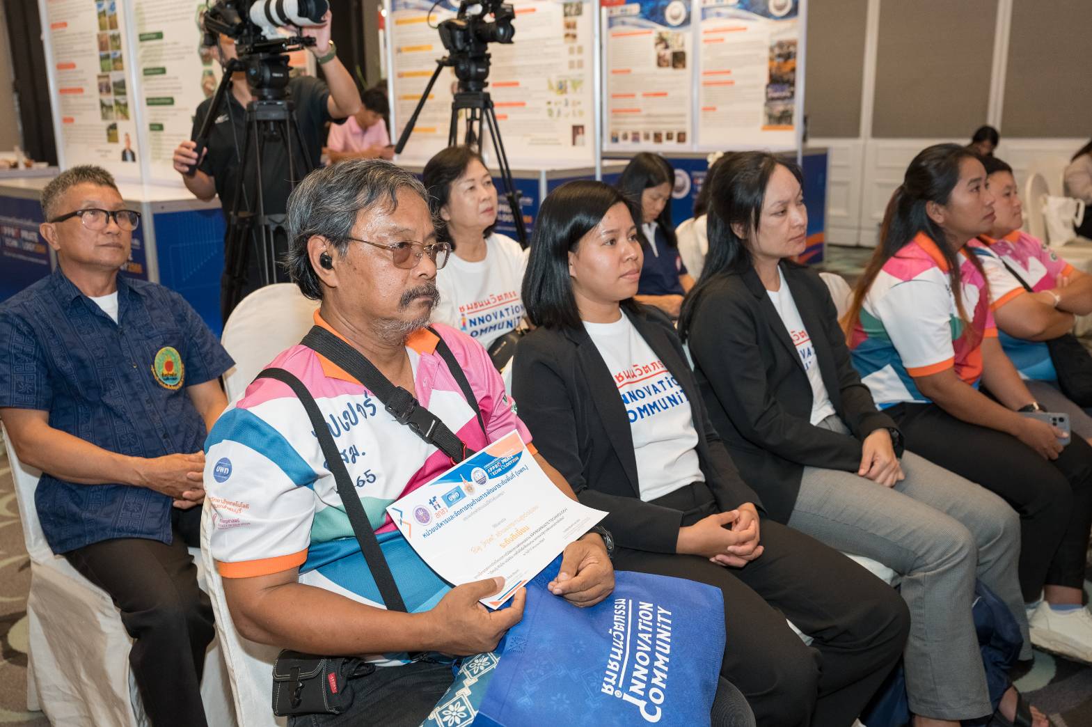 ขอแสดงความยินดีกับ คุณบวรศักดิ์ เพ็ชรานนท์ และคณะ จากศูนย์ส่งเสริมและสนับสนุนมูลนิธิโครงการหลวง ...